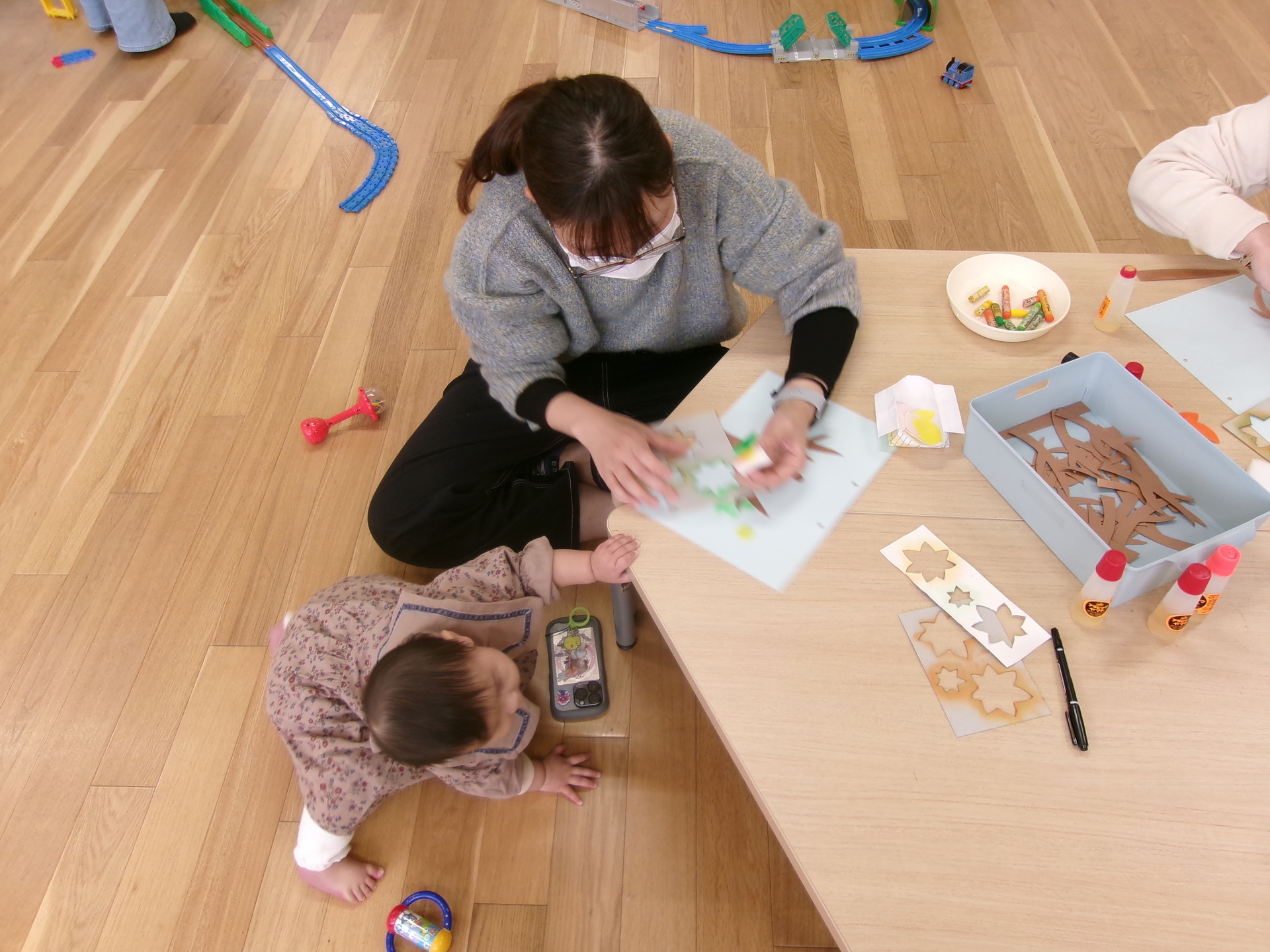 乳幼児親子対象 手形工作: 特定非営利活動法人子育て応援団ゆうわ下増田放課後児童クラブ